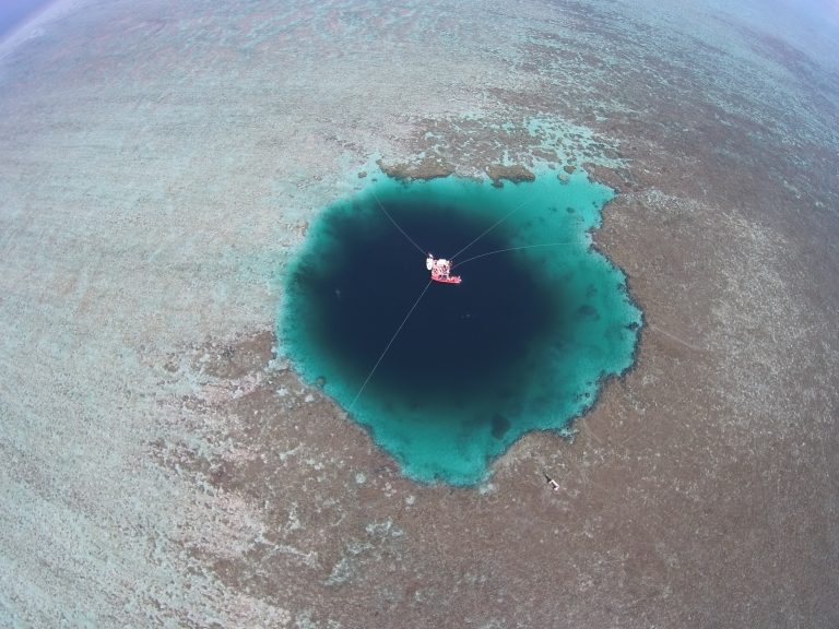 Blue hole in the South China Sea reveals ancient carbon :: Ocean Carbon ...